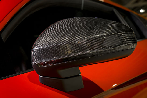 2017-audi-r8-v10-plus-carbon-fiber-rearview-mirror | automachi.com