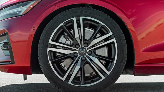 2019-volvo-s60-t6-r-design-front-wheel - automachi.com