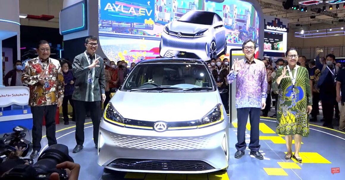 中国电动车杀手？纯电版 Perodua Axia EV 兄弟车型 Daihatsu Ayla EV 概念车在印尼车展展出 ...