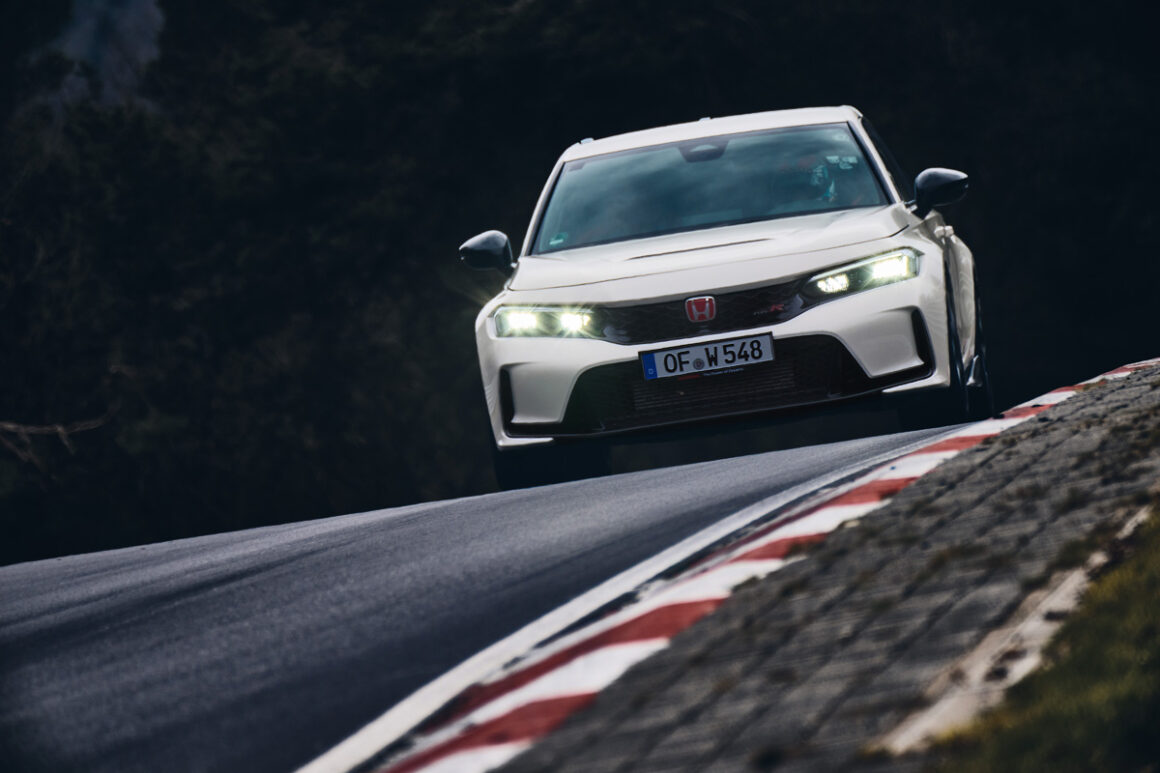 最快前驱钢炮！Honda Civic Type R FL5 以 7:44.881 成绩重夺纽柏林最速前驱车称号！ - automachi.com