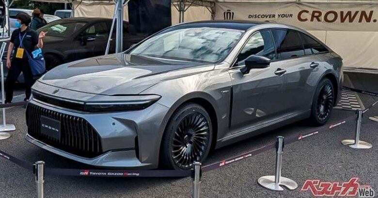 Toyota Crown Sedan 实车亮相：最纯正皇冠血统，新一代豪华房车预计 10 月正式发布。 - automachi.com