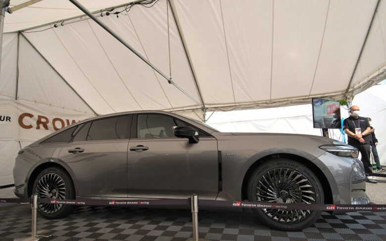 Toyota-Crown-Sedan-3 - automachi.com