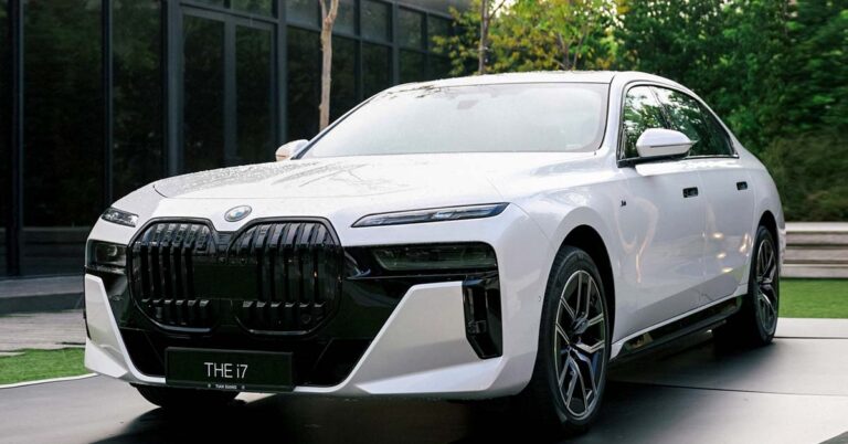 BMW i7 正式大马发布，最远 600 km 续航的电动老板座驾，新车价从 RM 729,800 起。 - automachi.com