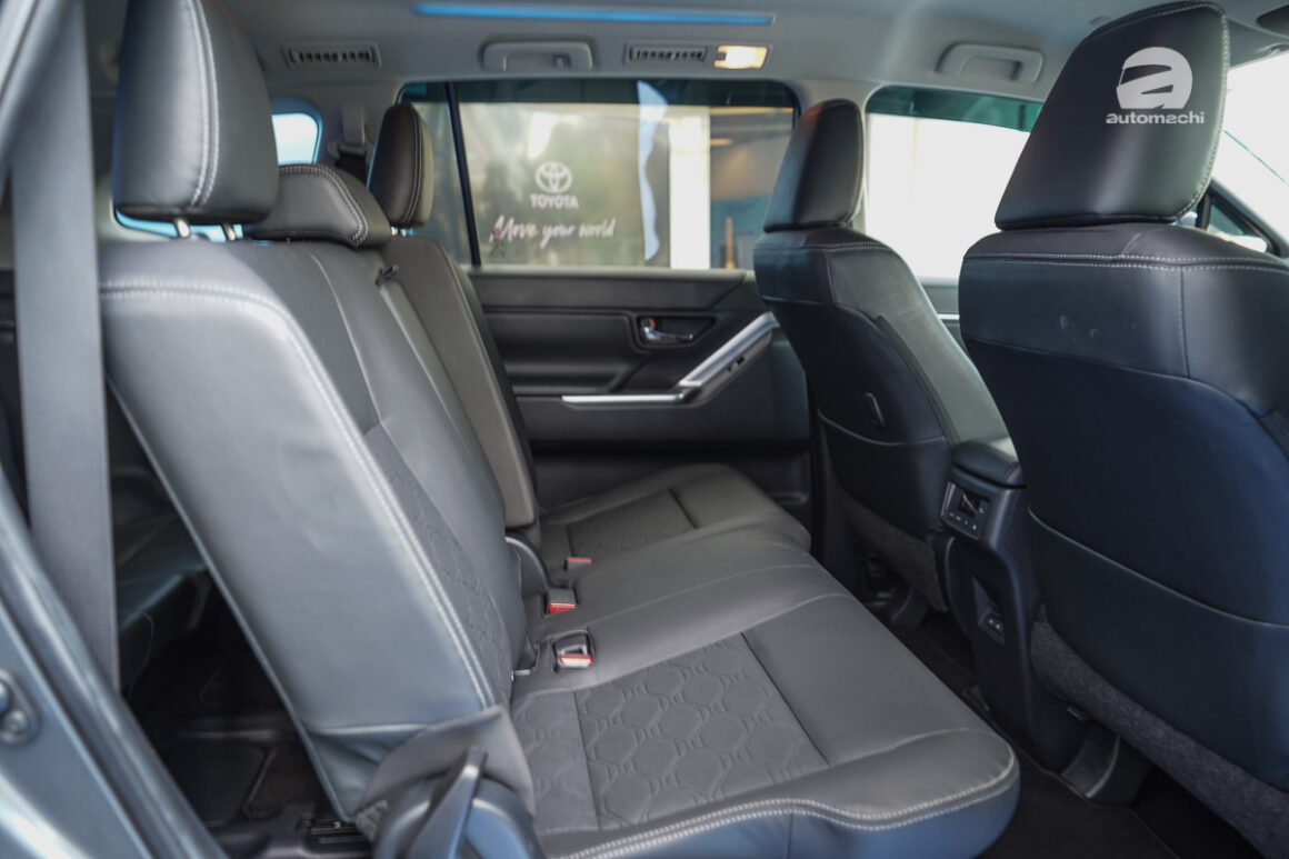 Toyota Innova Zenix 大马登场：搭载 2.0L 自吸或混动引擎，最多 8 人座的全新 MPV，新车价 RM 165,000 ...