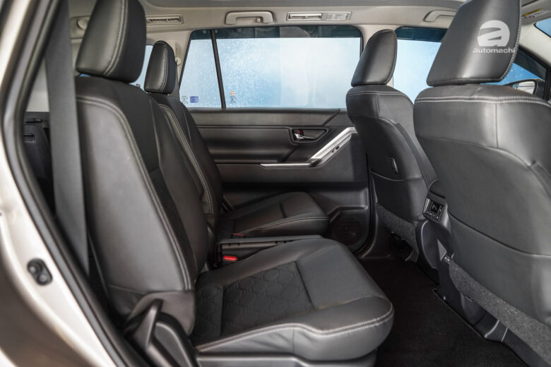 Toyota Innova Zenix 大马登场：搭载 2.0L 自吸或混动引擎，最多 8 人座的全新 MPV，新车价 RM 165,000 ...