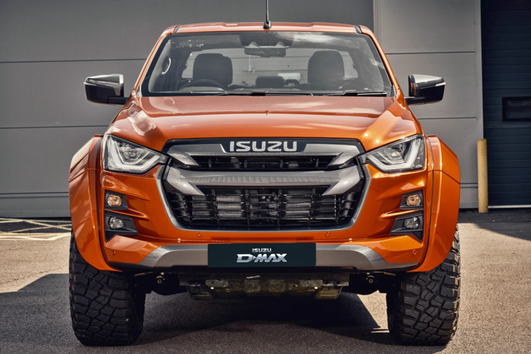Hilux 和 Ranger 都要靠边站！Isuzu D-Max Arctic AT35 登场：化身霸气宽体皮卡，南非开价约 RM273,000。 - automachi.com