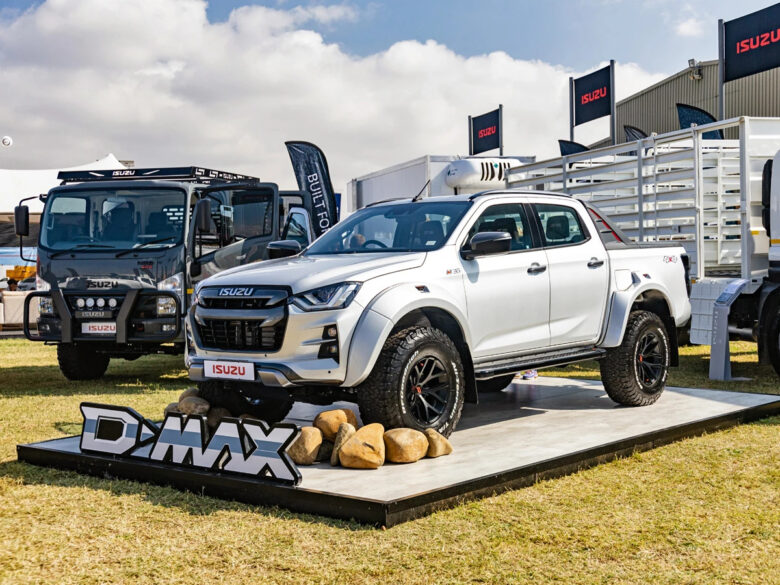 Hilux 和 Ranger 都要靠边站！Isuzu D-Max Arctic AT35 登场：化身霸气宽体皮卡，南非开价约 RM273,000。 - automachi.com