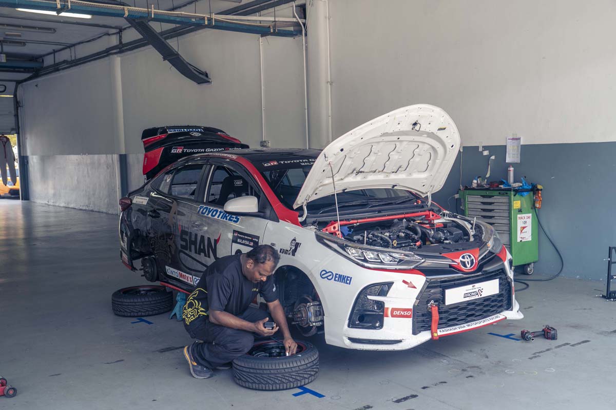 Toyota Vios GAZOO Racing 17 - automachi.com