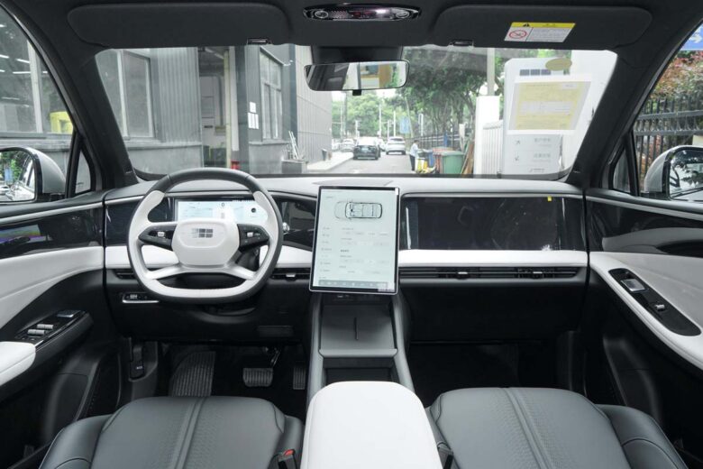 Geely BHE15 Plus 雷神电混引擎获选“中国心”年度十佳引擎：高达 44.26% 热效率，最低油耗仅 1.3L/100km ...