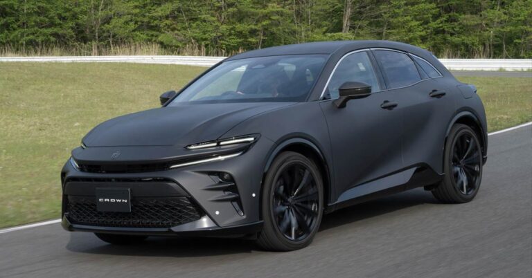 Toyota Crown Sport PHEV 登场：最大马力 301Hp 豪华轿跑 SUV，满油满电可跑 1,200km，日本开价约 RM 249,000。 - automachi.com