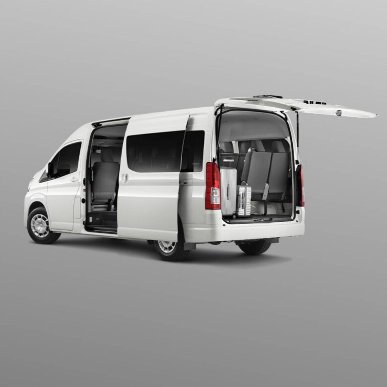 Toyota HiAce SLWB 大马发布：仅提供 10 座车型，同级唯一 6AT 变速箱，开价 RM 169,000 起 ...