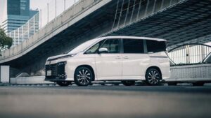 Toyota Voxy 现在本地已经可以买到：小型版Vellfire入口版售价RM 180,000起 - automachi.com