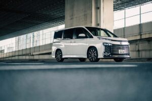 Toyota Voxy 现在本地已经可以买到：小型版Vellfire入口版售价RM 180,000起 - automachi.com