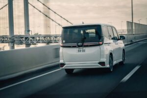 Toyota Voxy 现在本地已经可以买到：小型版Vellfire入口版售价RM 180,000起 - automachi.com