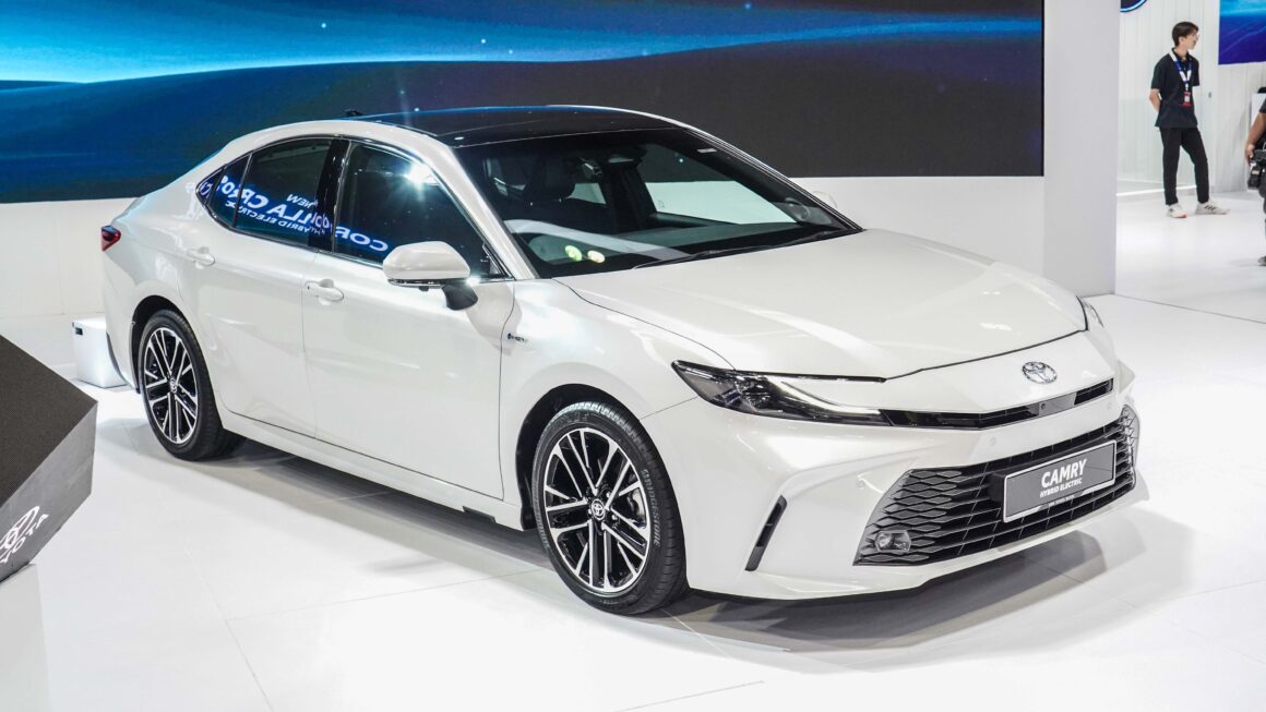 招財進寶 - 新款Toyota Camry XV80 大马正式发布、搭载2.5L混合动力引擎，售价曝光了！