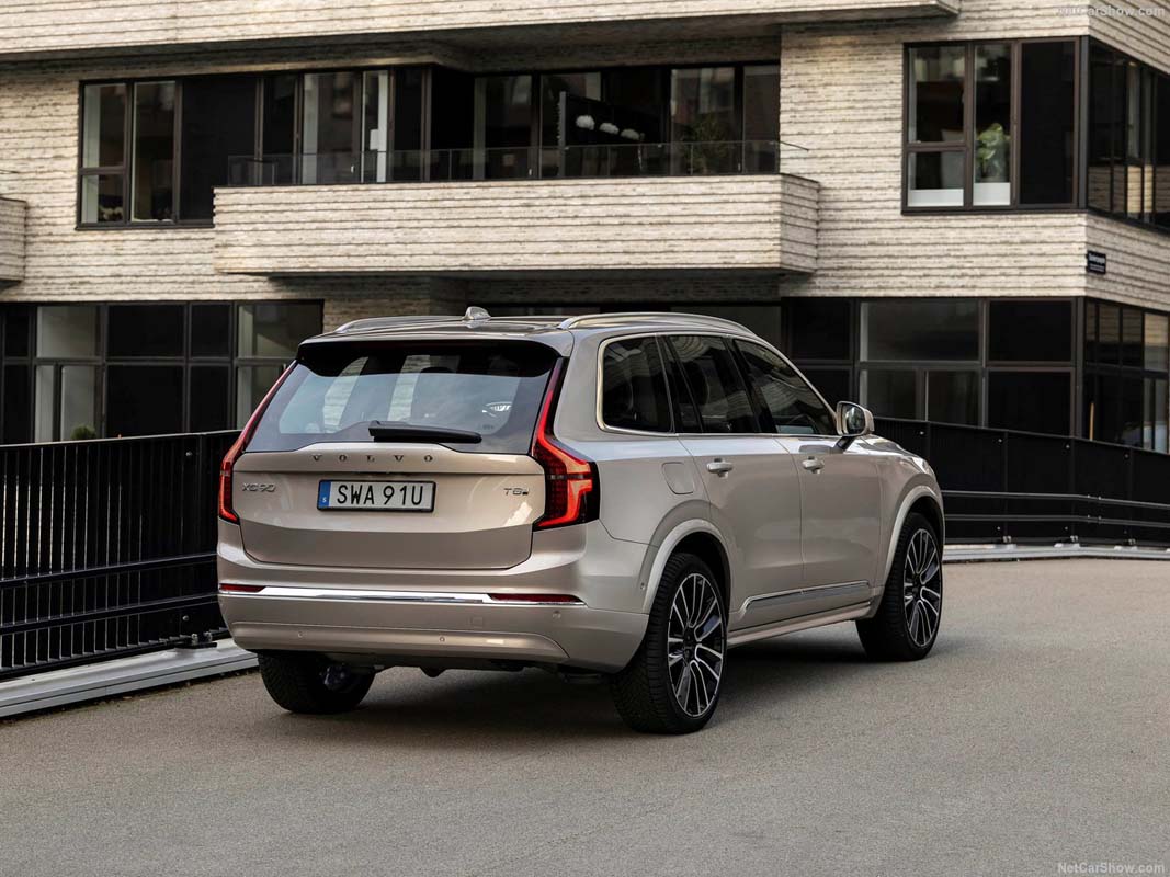 2015 Volvo XC90 11 - automachi.com